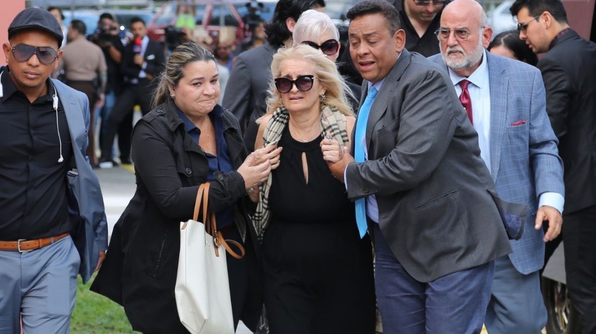 Viuda de José José, Sara Salazar, debe 14 mil dólares de impuestos - La ...