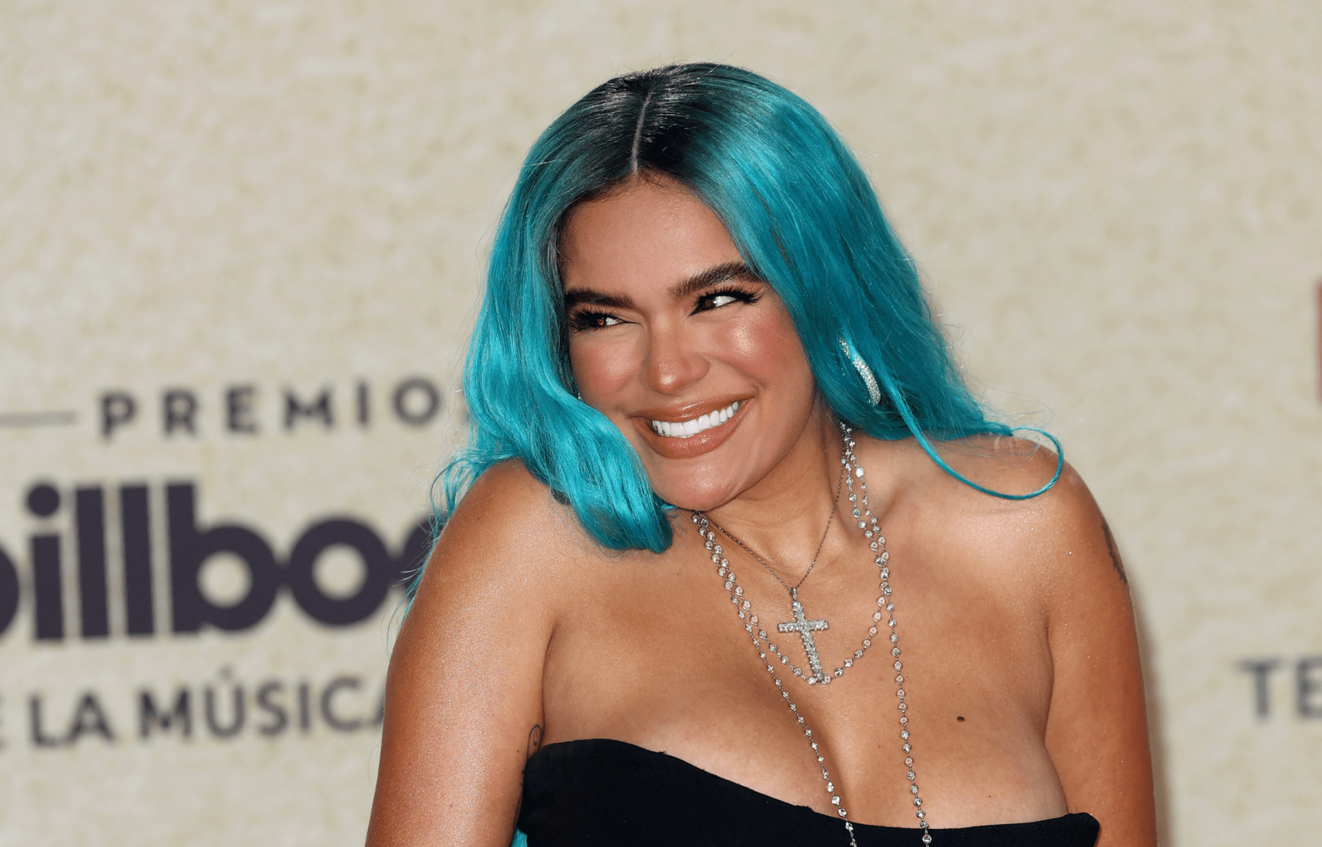 Billboard publica ardiente foto de Karol G en bikini para celebrar el éxito de 'Provenza' - La Vibra