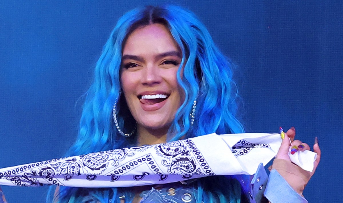 En ardiente bikini, la hermana de Karol G paraliza las redes al grabarse frente al espejo ...