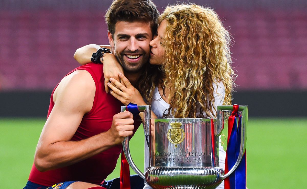 Shakira En El Fc Barcelona Gerard Piqué Tendría Que Usar Una Camiseta