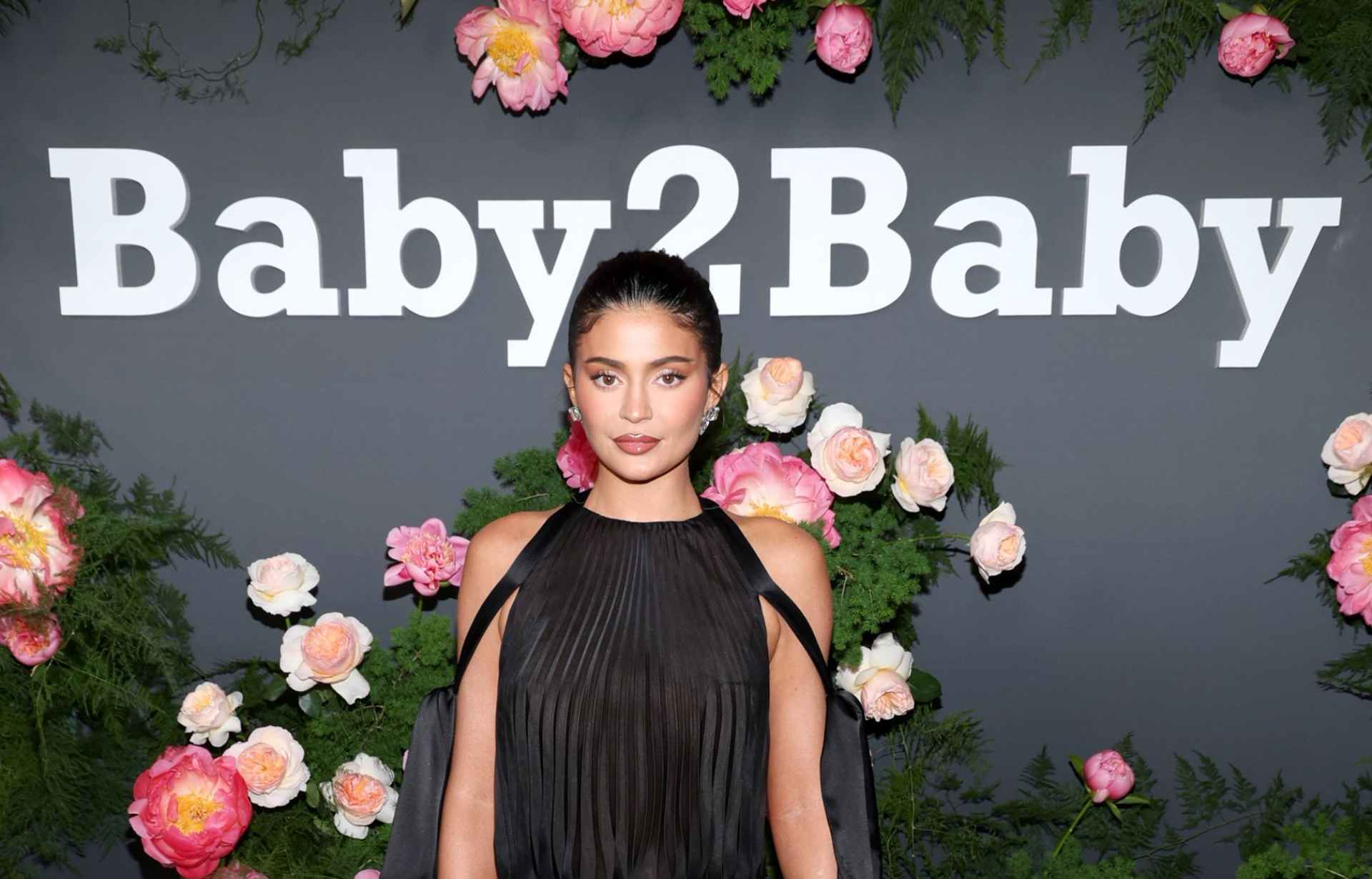 Kylie Jenner luce una cabeza gigante de león en la Semana de la Moda de ...