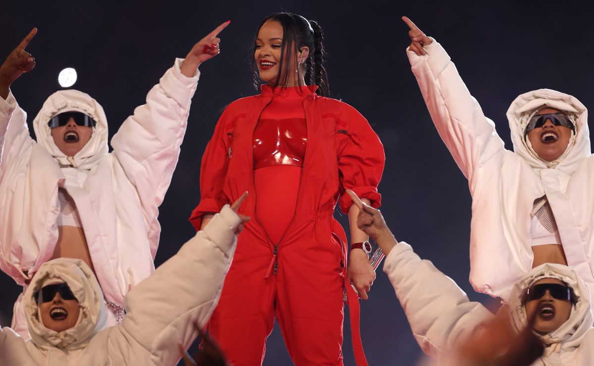 Cuánto Cuestan Los Tenis Que Rihanna Lució En El Show De Medio Tiempo