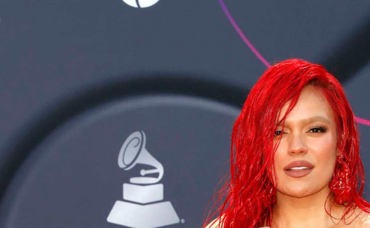 Karol G causó furor en Hawaii luciendo espectacular microbikini durante las grabaciones de su ...