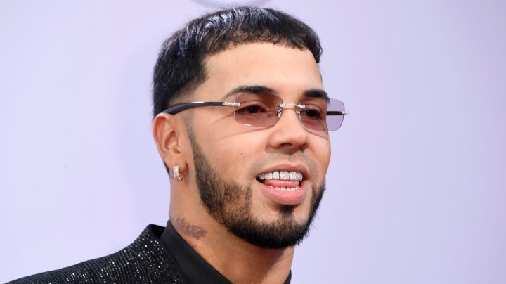 Anuel AA se subió al escenario de 'Premios Tú Música Urbano' usando camiseta con mensaje para ...