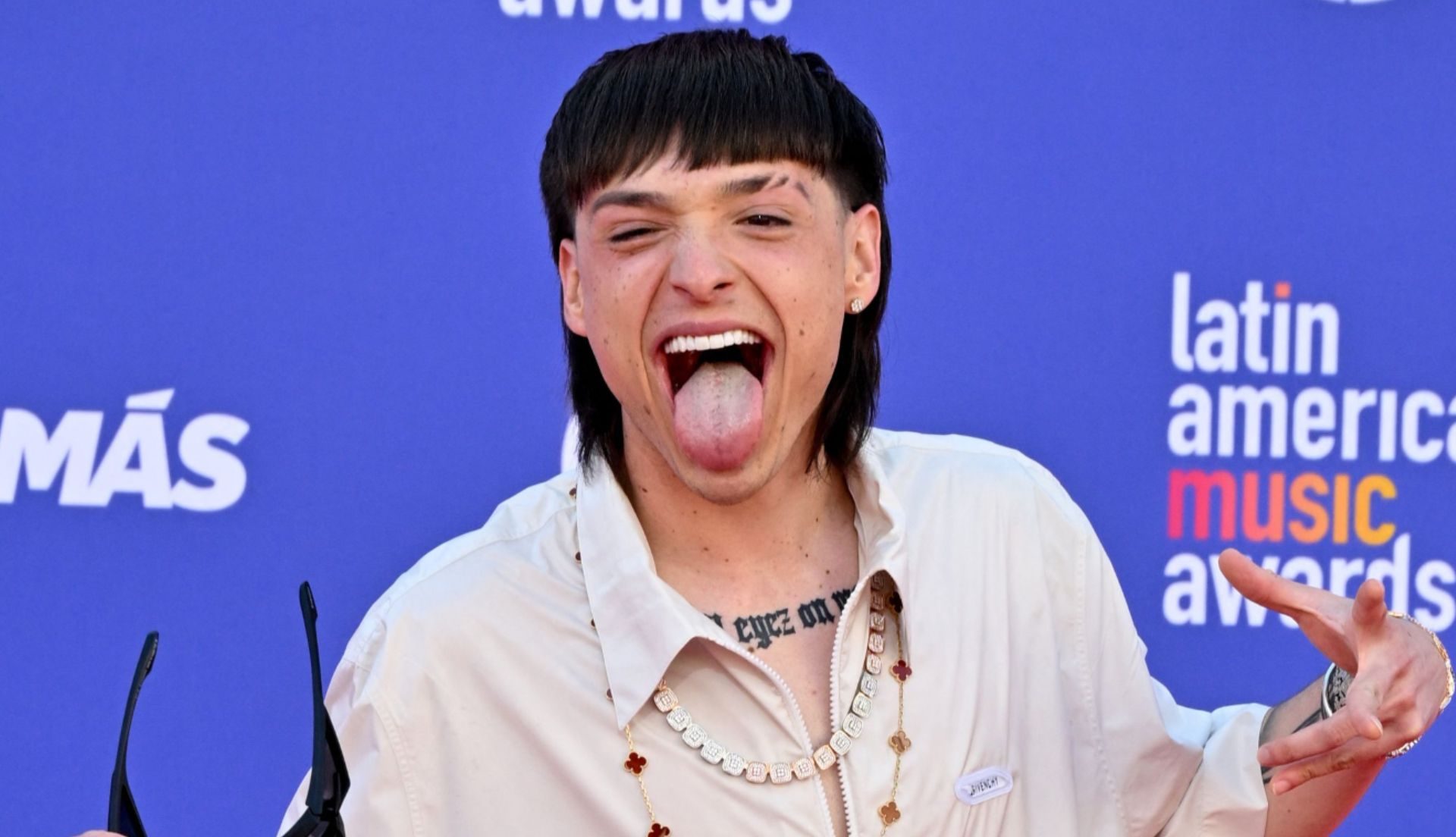 Peso Pluma le quita un récord musical a Bad Bunny: Los corridos ...