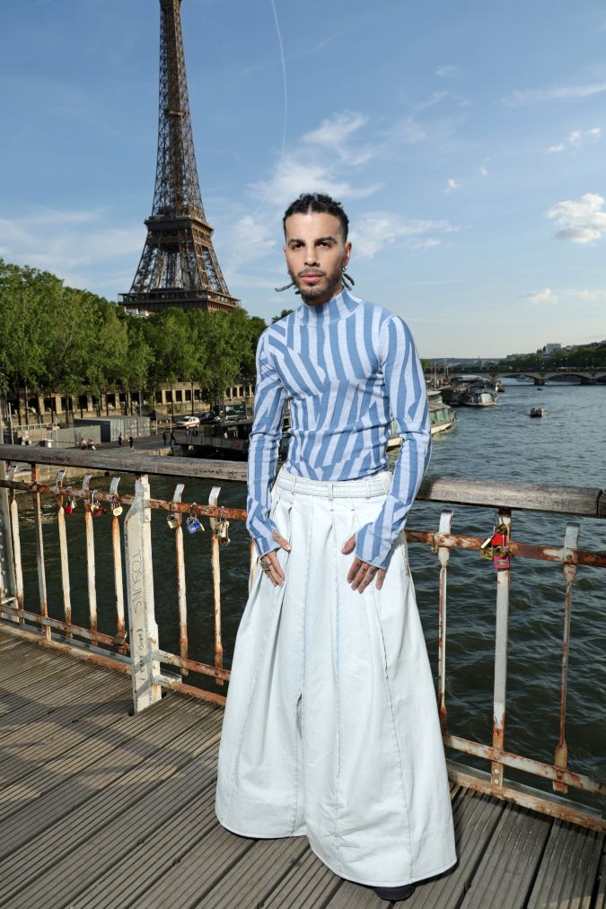 Look del Día: Rauw Alejandro usa palazzo en París y demuestra su estilo ...
