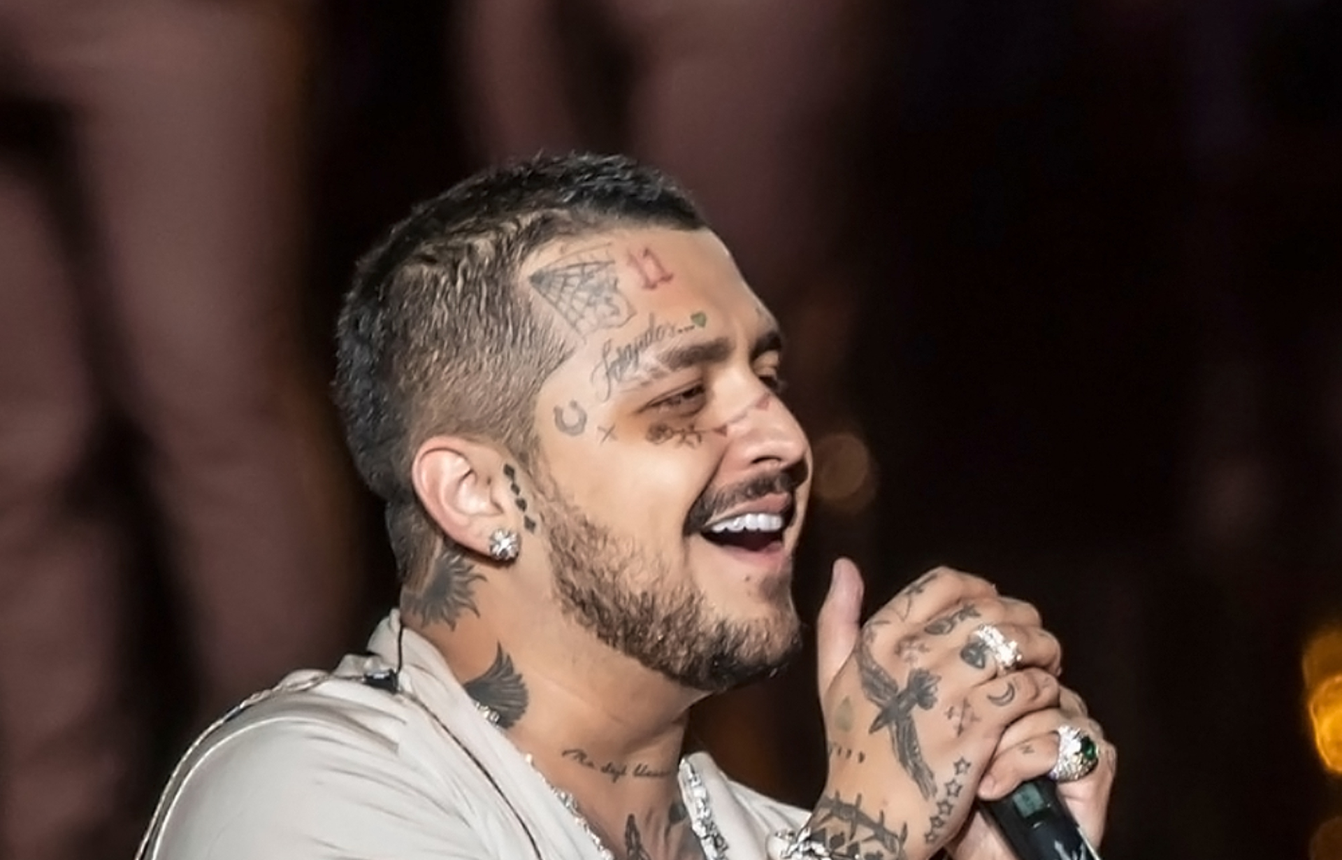 Christian Nodal sorprende al borrar sus tatuajes faciales: ¿Cómo luce ...