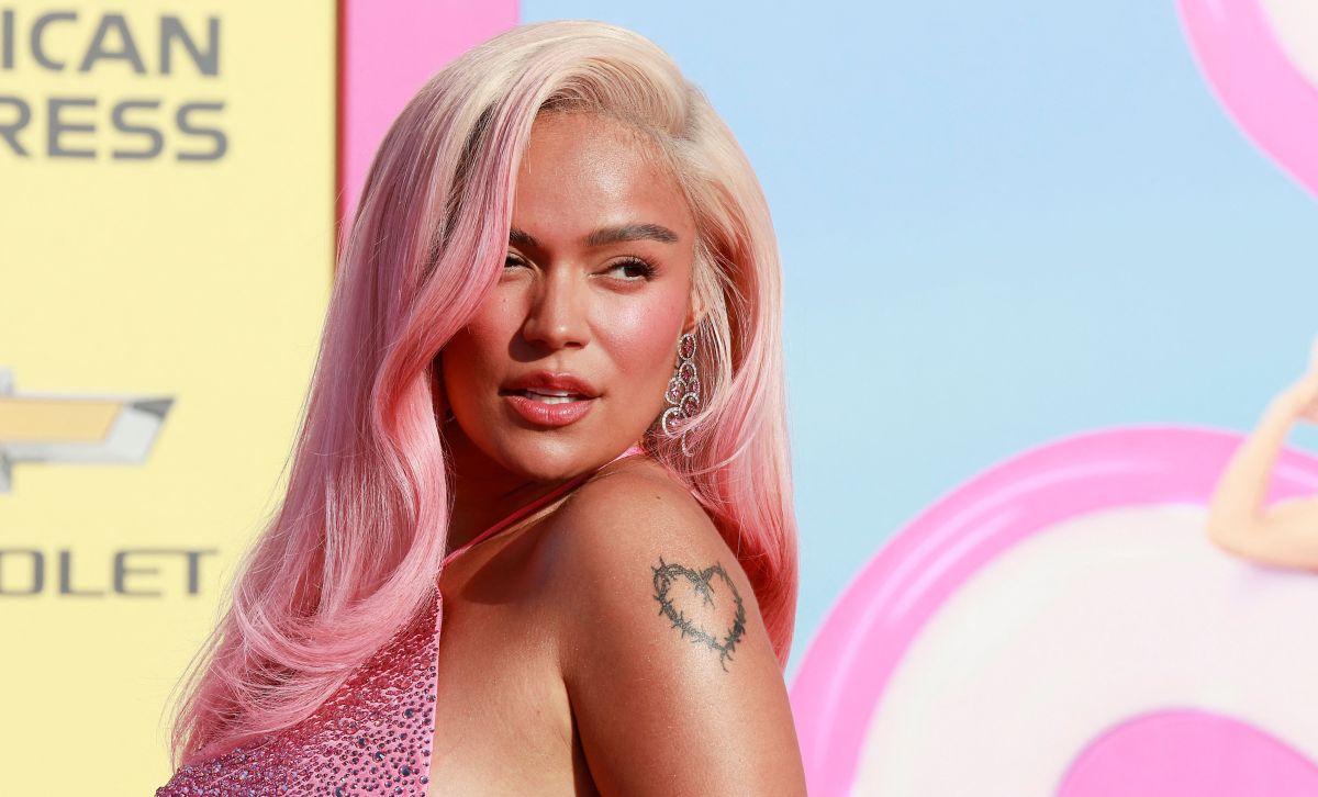 Karol G utiliza un sensual micro bikini negro para anunciar la fecha de ...