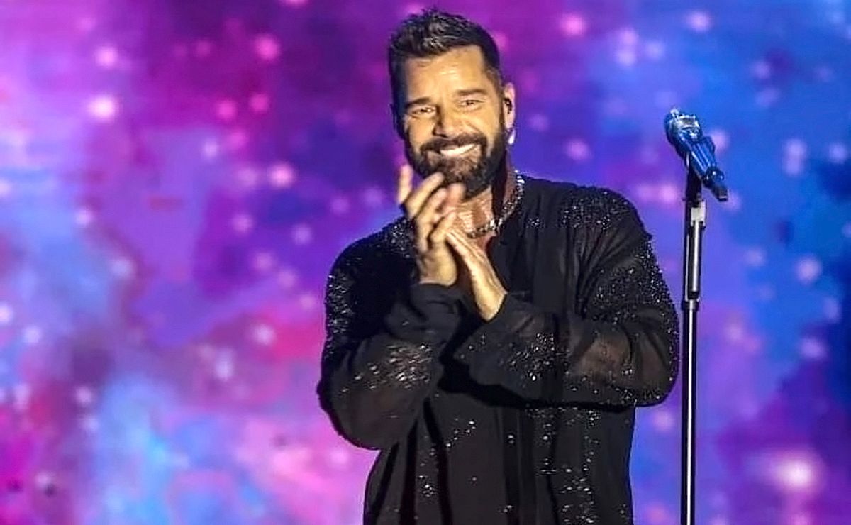 Ricky Martin explota las redes sociales tomando el sol sin nada de ropa ...