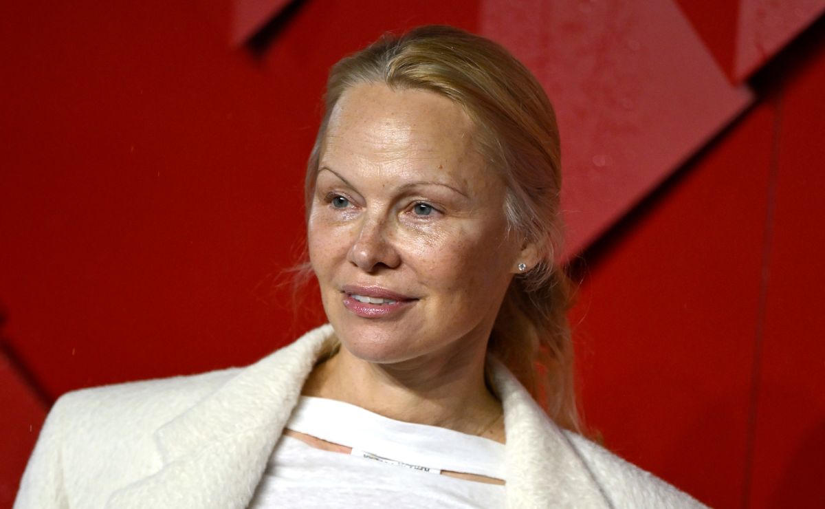 Pamela Anderson desafía los estándares de belleza y luce su rostro sin maquillaje - La Vibra