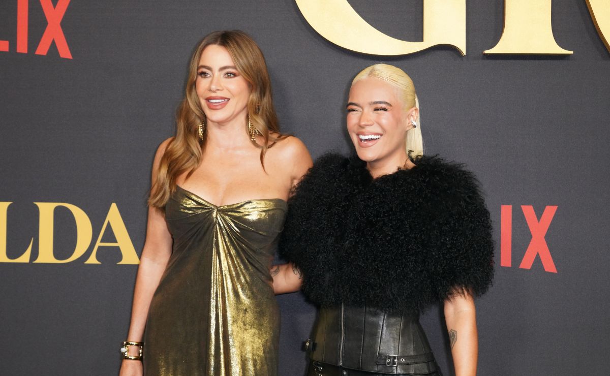 Karol G se atreve con un nuevo look en el estreno de 'Griselda' y los fans reaccionan - La Vibra