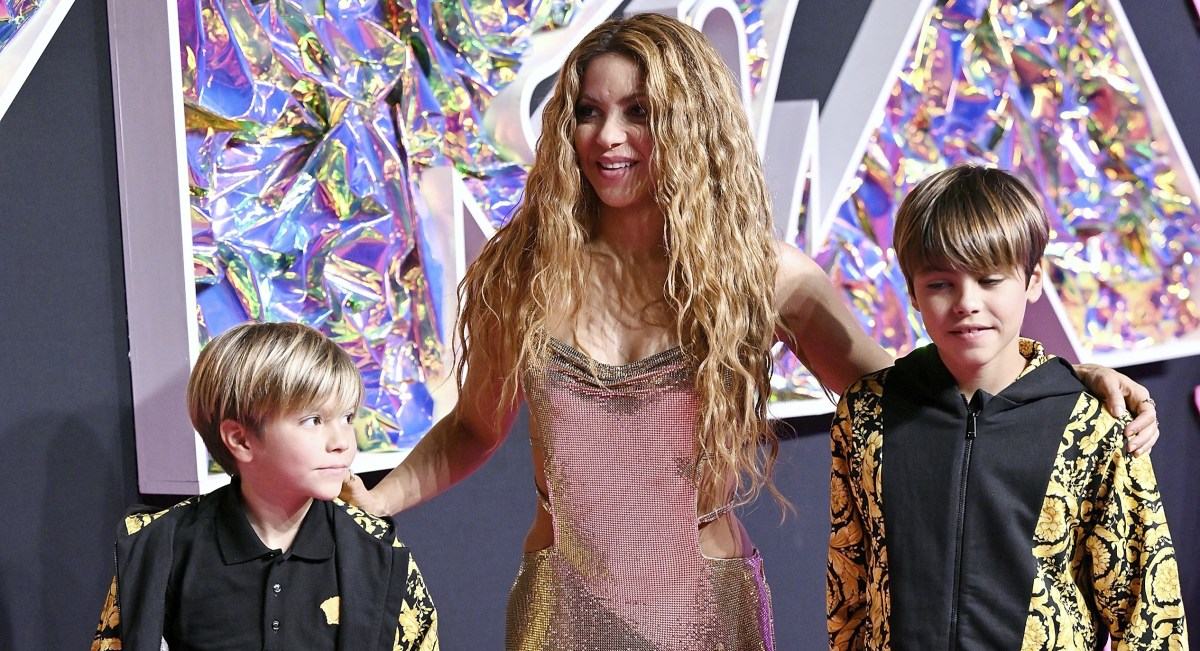 Hijo de Shakira sorprende con su talento para cantar y tocar el piano - La Vibra