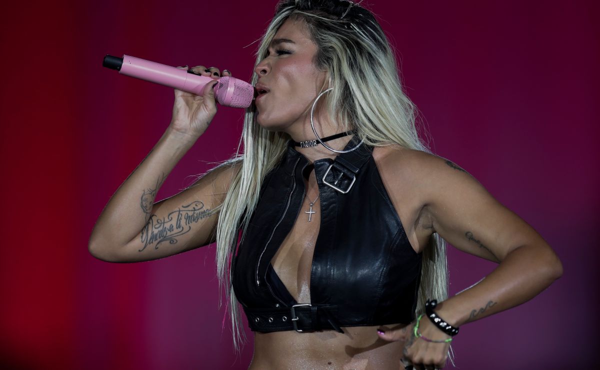 Karol G desata rumores de embarazo tras aparecer con un abultado ...